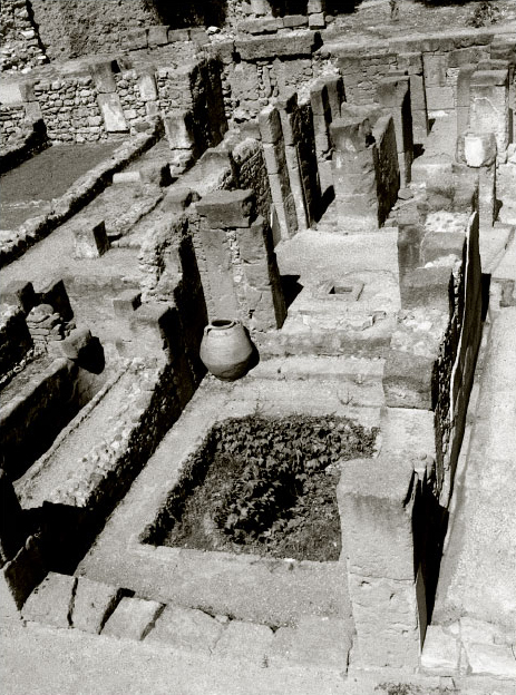 Exploring a Romano-African city: Thugga: View as single page