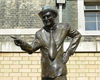 High Street History: Statues - OpenLearn - Open University